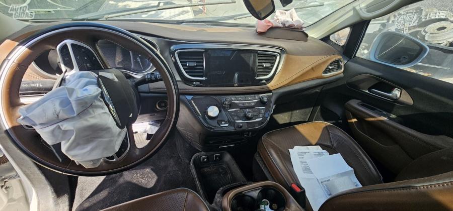 White Chrysler Pacifica 2018 in Siauliai, with an engine capacity of 3.60 L and mileage of 222 thousand km for 10200 €, photo 9 on AUTOMOTO.COM.LV