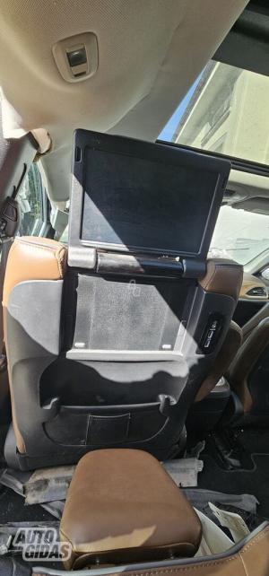 White Chrysler Pacifica 2018 in Siauliai, with an engine capacity of 3.60 L and mileage of 222 thousand km for 10200 €, photo 11 on AUTOMOTO.COM.LV