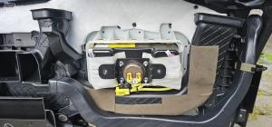 White Chrysler Pacifica 2018 in Siauliai, with an engine capacity of 3.60 L and mileage of 222 thousand km for 10200 €, photo 19 on AUTOMOTO.COM.LV