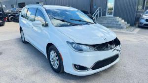 Balts Chrysler Pacifica 2018 Ukmergė, ar dzinēja tilpumu 3.61 L un nobraukumu 247 tūkst. km par 7990 €, foto  vietnē AUTOMOTO.COM.LV