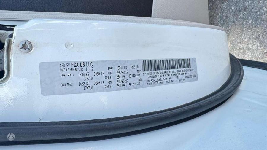 White Chrysler Pacifica 2018 in Ukmerge, with an engine capacity of 3.61 L and mileage of 247 thousand km for 7990 €, photo 20 on AUTOMOTO.COM.LV