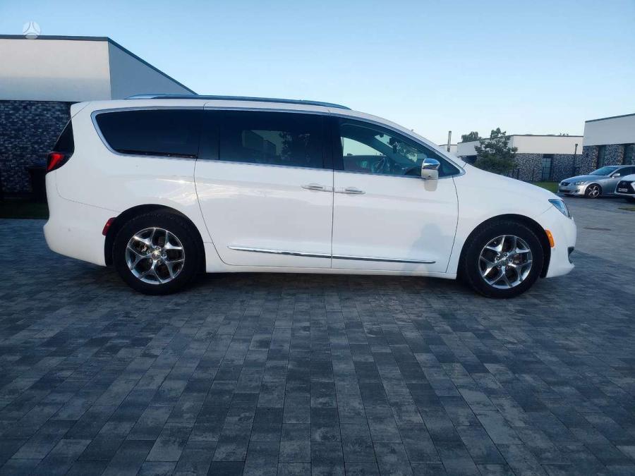 Balts Chrysler Pacifica 2018 Kauņa, ar dzinēja tilpumu 3.61 L un nobraukumu 217 tūkst. km par 16500 €, foto 5 vietnē AUTOMOTO.COM.LV