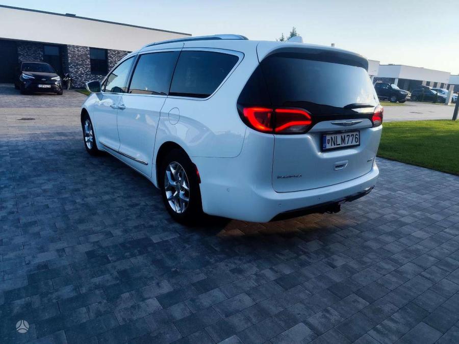 Balts Chrysler Pacifica 2018 Kauņa, ar dzinēja tilpumu 3.61 L un nobraukumu 217 tūkst. km par 16500 €, foto 8 vietnē AUTOMOTO.COM.LV
