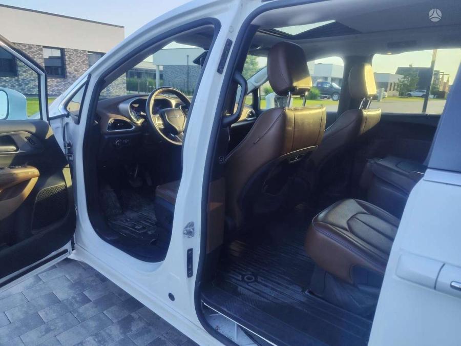 Balts Chrysler Pacifica 2018 Kauņa, ar dzinēja tilpumu 3.61 L un nobraukumu 217 tūkst. km par 16500 €, foto 9 vietnē AUTOMOTO.COM.LV
