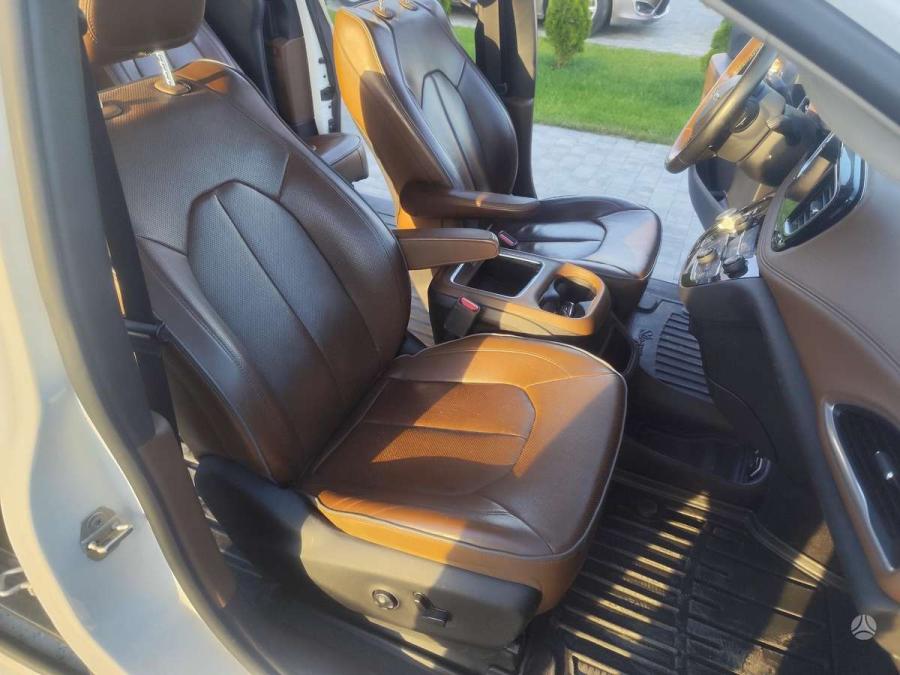 Balts Chrysler Pacifica 2018 Kauņa, ar dzinēja tilpumu 3.61 L un nobraukumu 217 tūkst. km par 16500 €, foto 12 vietnē AUTOMOTO.COM.LV