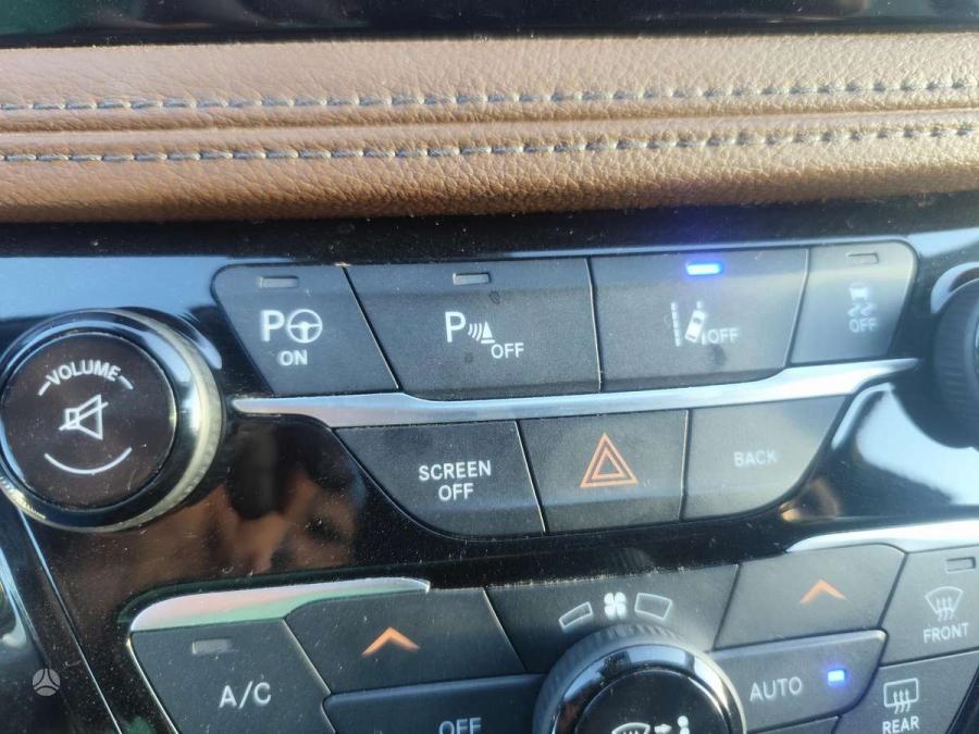 Balts Chrysler Pacifica 2018 Kauņa, ar dzinēja tilpumu 3.61 L un nobraukumu 217 tūkst. km par 16500 €, foto 17 vietnē AUTOMOTO.COM.LV