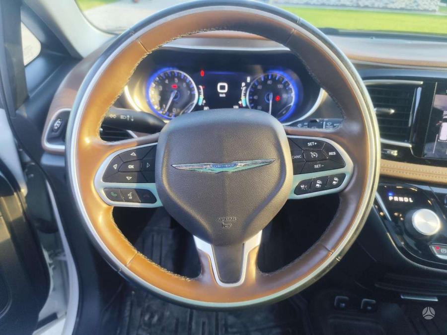 Balts Chrysler Pacifica 2018 Kauņa, ar dzinēja tilpumu 3.61 L un nobraukumu 217 tūkst. km par 16500 €, foto 19 vietnē AUTOMOTO.COM.LV