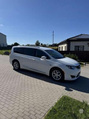 Balts Chrysler Pacifica 2018 Klaipėda, ar dzinēja tilpumu 3.70 L un nobraukumu 264 tūkst. km par 12500 €, foto  vietnē AUTOMOTO.COM.LV