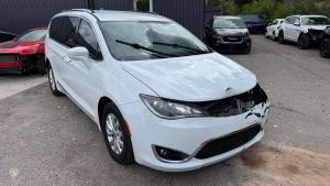 White Chrysler Pacifica 2018 in Ukmerge, with an engine capacity of 3.61 L and mileage of 247 thousand km for 7300 €, photo 9 on AUTOMOTO.COM.LV