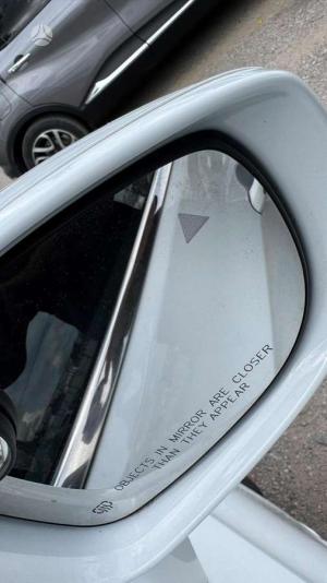 White Chrysler Pacifica 2018 in Ukmerge, with an engine capacity of 3.61 L and mileage of 247 thousand km for 7300 €, photo 14 on AUTOMOTO.COM.LV