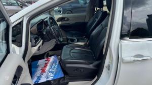 White Chrysler Pacifica 2018 in Ukmerge, with an engine capacity of 3.61 L and mileage of 247 thousand km for 7300 €, photo 15 on AUTOMOTO.COM.LV