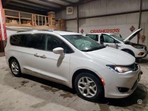 White Chrysler Pacifica 2018 in Kaunas, with an engine capacity of 3.61 L and mileage of 228 thousand km for 9000 €, photo 4 on AUTOMOTO.COM.LV