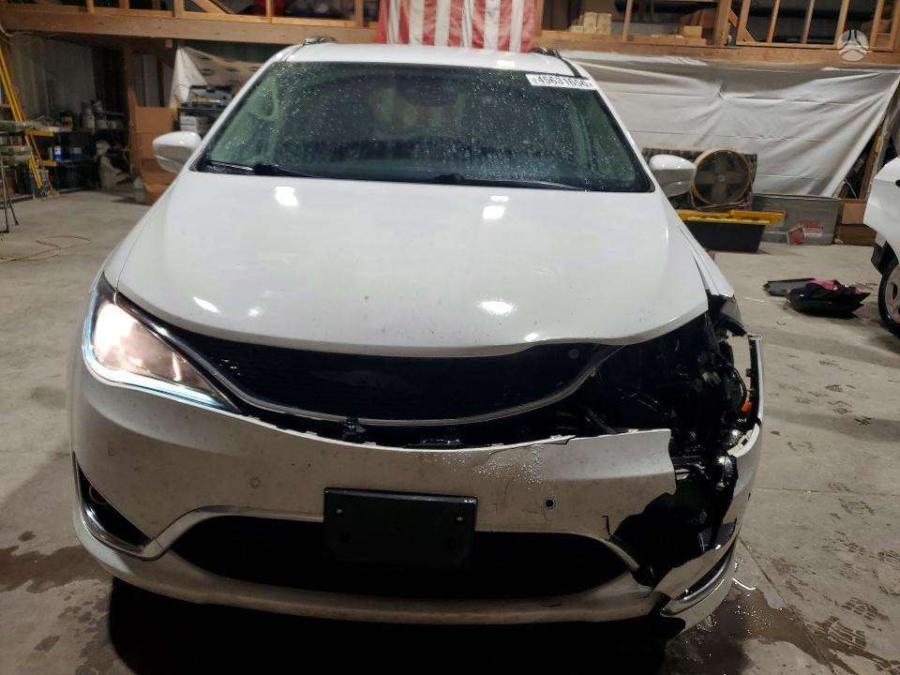 White Chrysler Pacifica 2018 in Kaunas, with an engine capacity of 3.61 L and mileage of 228 thousand km for 9000 €, photo 5 on AUTOMOTO.COM.LV