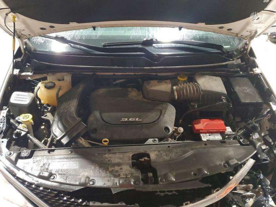 White Chrysler Pacifica 2018 in Kaunas, with an engine capacity of 3.61 L and mileage of 228 thousand km for 9000 €, photo 8 on AUTOMOTO.COM.LV