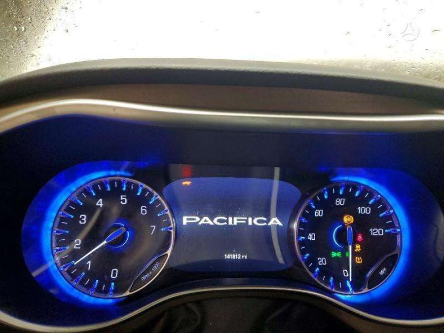 White Chrysler Pacifica 2018 in Kaunas, with an engine capacity of 3.61 L and mileage of 228 thousand km for 9000 €, photo 11 on AUTOMOTO.COM.LV