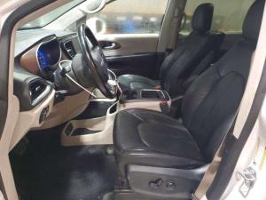White Chrysler Pacifica 2018 in Kaunas, with an engine capacity of 3.61 L and mileage of 228 thousand km for 9000 €, photo 13 on AUTOMOTO.COM.LV