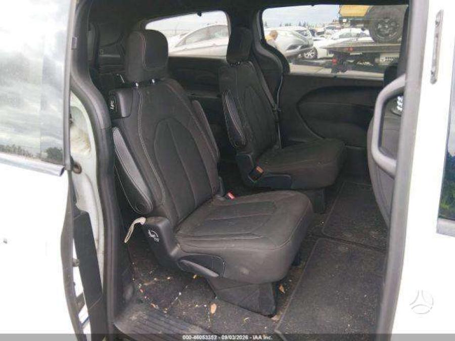 Balts Chrysler Pacifica 2018 Klaipėda, ar dzinēja tilpumu 3.61 L un nobraukumu 154 tūkst. km par 3000 €, foto 9 vietnē AUTOMOTO.COM.LV