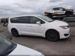 Balts Chrysler Pacifica 2018 Klaipėda, ar dzinēja tilpumu 3.61 L un nobraukumu 154 tūkst. km par 3000 €, foto 15 vietnē AUTOMOTO.COM.LV