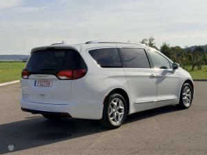 Balts Chrysler Pacifica 2018 Kauņa, ar dzinēja tilpumu 3.61 L un nobraukumu 220 tūkst. km par 14800 €, foto 7 vietnē AUTOMOTO.COM.LV