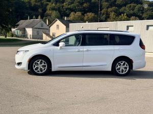 Balts Chrysler Pacifica 2018 Kauņa, ar dzinēja tilpumu 3.61 L un nobraukumu 220 tūkst. km par 14800 €, foto 8 vietnē AUTOMOTO.COM.LV