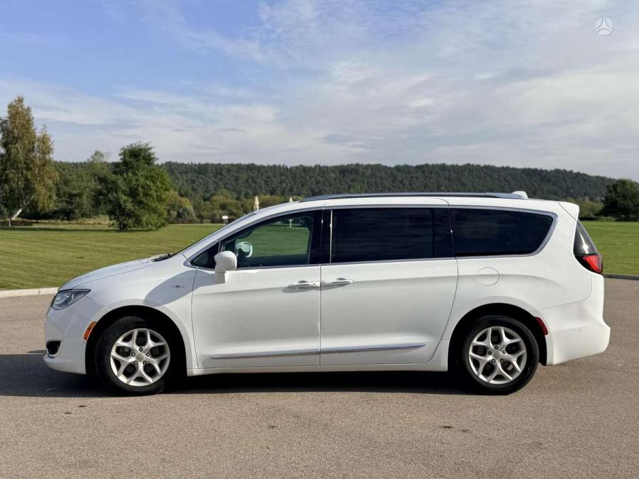 Balts Chrysler Pacifica 2018 Kauņa, ar dzinēja tilpumu 3.61 L un nobraukumu 220 tūkst. km par 14800 €, foto 11 vietnē AUTOMOTO.COM.LV