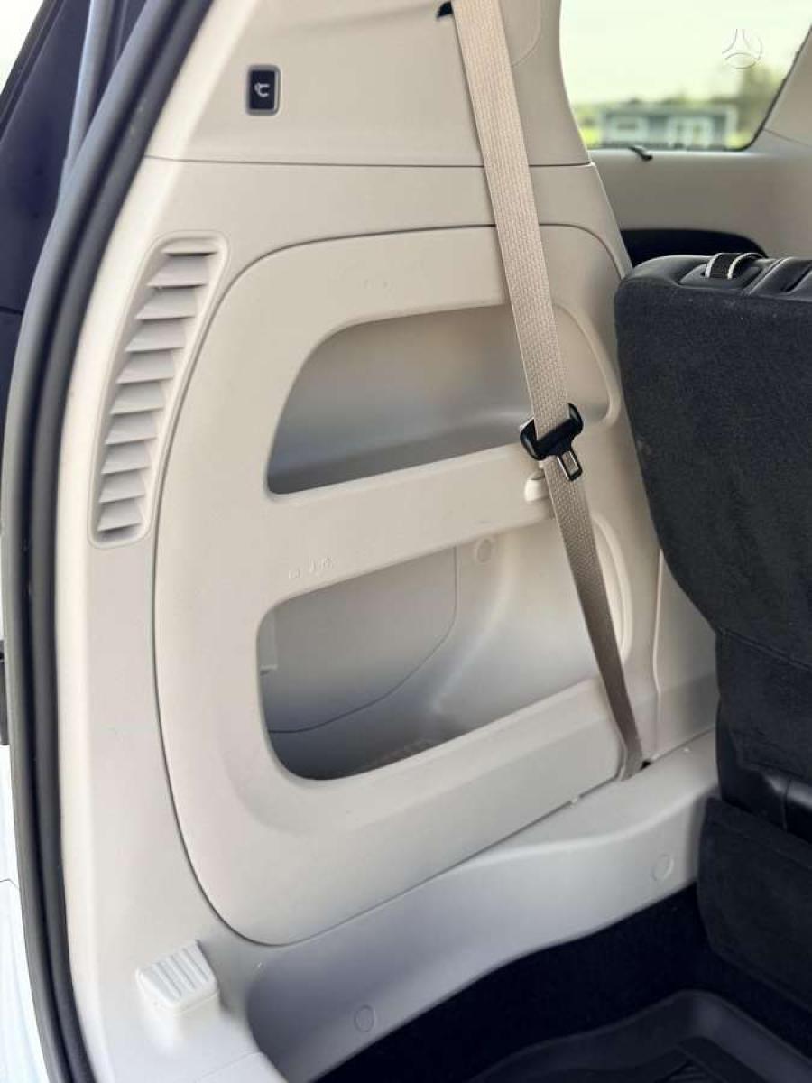 Balts Chrysler Pacifica 2018 Kauņa, ar dzinēja tilpumu 3.61 L un nobraukumu 220 tūkst. km par 14800 €, foto 20 vietnē AUTOMOTO.COM.LV
