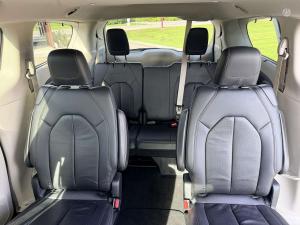 Balts Chrysler Pacifica 2018 Kauņa, ar dzinēja tilpumu 3.61 L un nobraukumu 220 tūkst. km par 14800 €, foto 24 vietnē AUTOMOTO.COM.LV