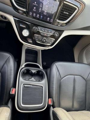 Balts Chrysler Pacifica 2018 Kauņa, ar dzinēja tilpumu 3.61 L un nobraukumu 220 tūkst. km par 14800 €, foto 28 vietnē AUTOMOTO.COM.LV