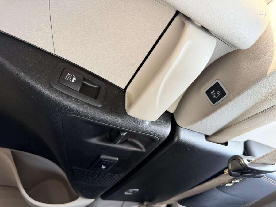Balts Chrysler Pacifica 2018 Kauņa, ar dzinēja tilpumu 3.61 L un nobraukumu 220 tūkst. km par 14800 €, foto 31 vietnē AUTOMOTO.COM.LV