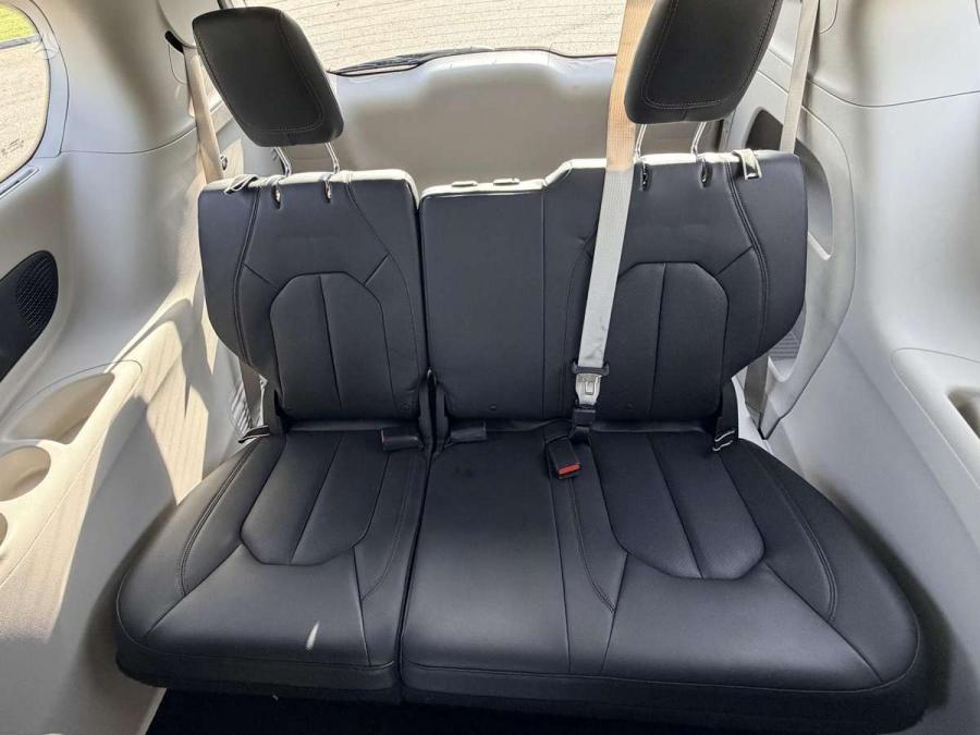 Balts Chrysler Pacifica 2018 Kauņa, ar dzinēja tilpumu 3.61 L un nobraukumu 220 tūkst. km par 14800 €, foto 34 vietnē AUTOMOTO.COM.LV