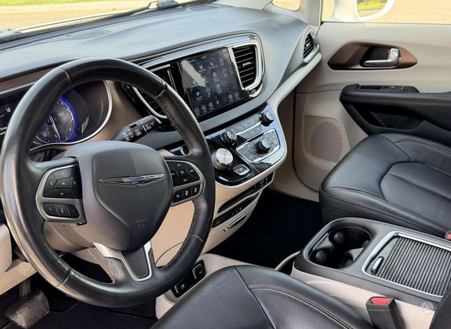 Balts Chrysler Pacifica 2018 Kauņa, ar dzinēja tilpumu 3.61 L un nobraukumu 220 tūkst. km par 14800 €, foto 38 vietnē AUTOMOTO.COM.LV