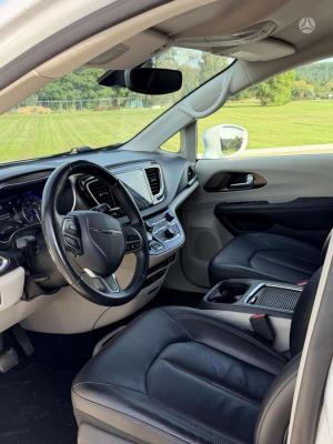 Balts Chrysler Pacifica 2018 Kauņa, ar dzinēja tilpumu 3.61 L un nobraukumu 220 tūkst. km par 14800 €, foto 39 vietnē AUTOMOTO.COM.LV