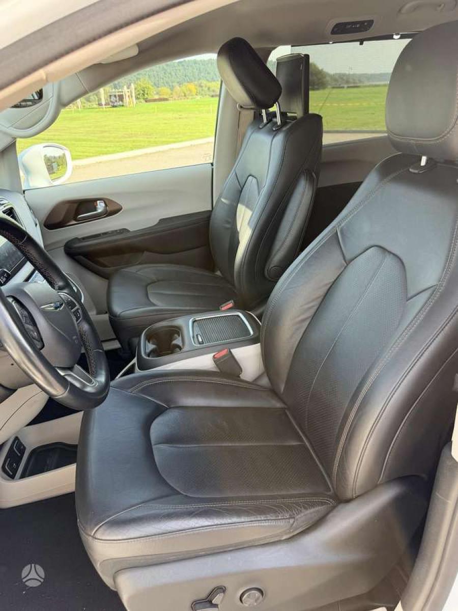 Balts Chrysler Pacifica 2018 Kauņa, ar dzinēja tilpumu 3.61 L un nobraukumu 220 tūkst. km par 14800 €, foto 40 vietnē AUTOMOTO.COM.LV