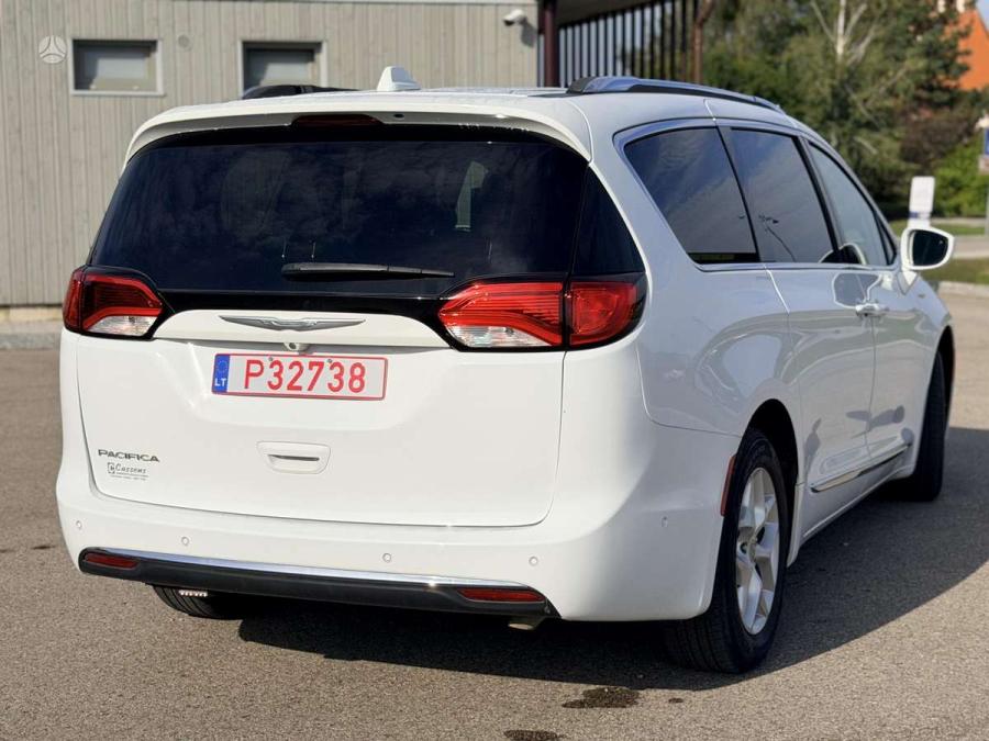 Balts Chrysler Pacifica 2018 Kauņa, ar dzinēja tilpumu 3.61 L un nobraukumu 220 tūkst. km par 14800 €, foto 41 vietnē AUTOMOTO.COM.LV