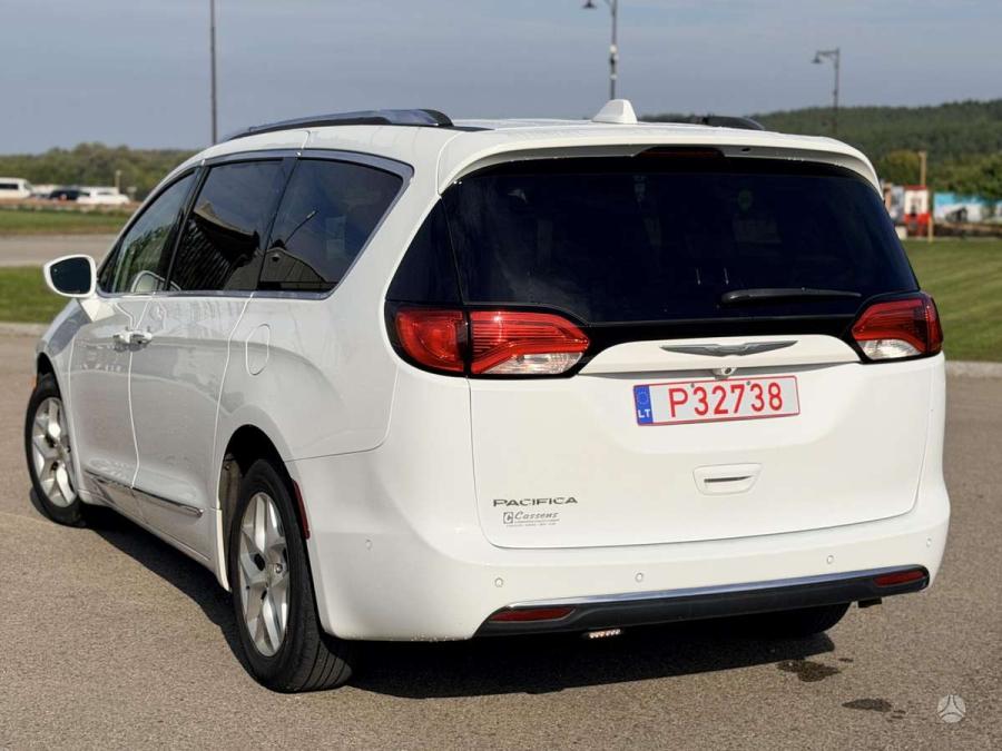 Balts Chrysler Pacifica 2018 Kauņa, ar dzinēja tilpumu 3.61 L un nobraukumu 220 tūkst. km par 14800 €, foto 42 vietnē AUTOMOTO.COM.LV
