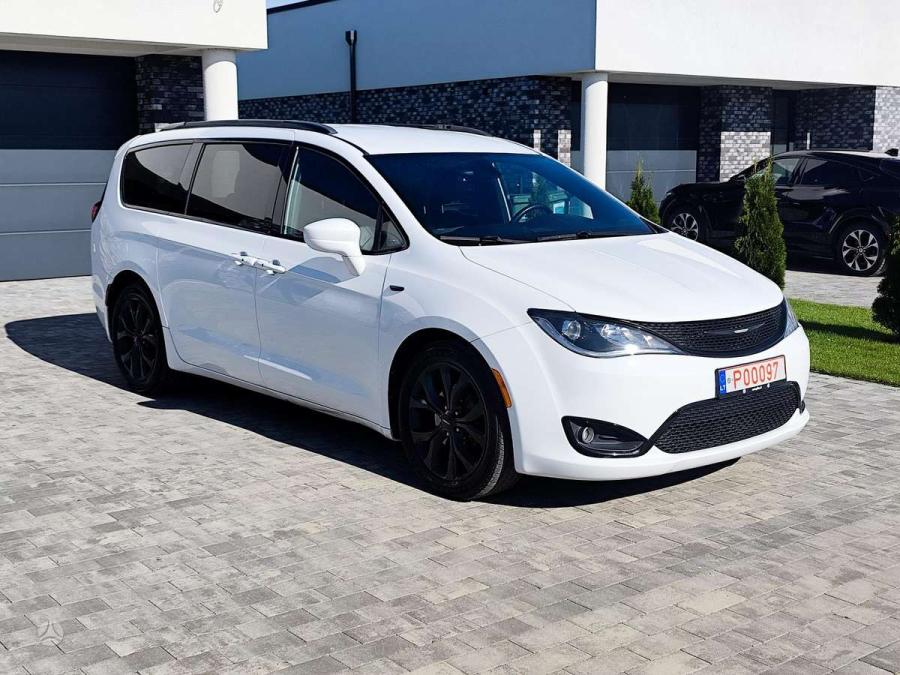 Balts Chrysler Pacifica 2018 Kauņa, ar dzinēja tilpumu 3.61 L un nobraukumu 167 tūkst. km par 14200 €, foto 3 vietnē AUTOMOTO.COM.LV