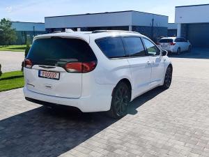 Balts Chrysler Pacifica 2018 Kauņa, ar dzinēja tilpumu 3.61 L un nobraukumu 167 tūkst. km par 14200 €, foto 5 vietnē AUTOMOTO.COM.LV