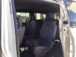 Balts Chrysler Pacifica 2018 Kauņa, ar dzinēja tilpumu 3.61 L un nobraukumu 167 tūkst. km par 14200 €, foto 8 vietnē AUTOMOTO.COM.LV
