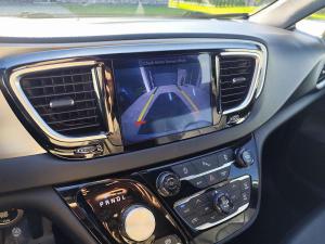 Balts Chrysler Pacifica 2018 Kauņa, ar dzinēja tilpumu 3.61 L un nobraukumu 167 tūkst. km par 14200 €, foto 13 vietnē AUTOMOTO.COM.LV