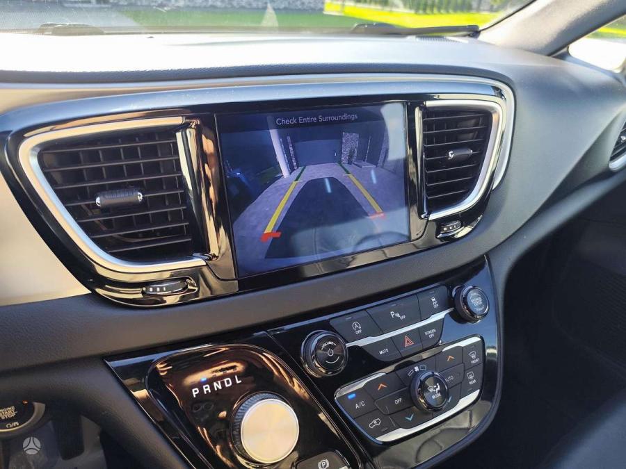 Balts Chrysler Pacifica 2018 Kauņa, ar dzinēja tilpumu 3.61 L un nobraukumu 167 tūkst. km par 14200 €, foto 13 vietnē AUTOMOTO.COM.LV