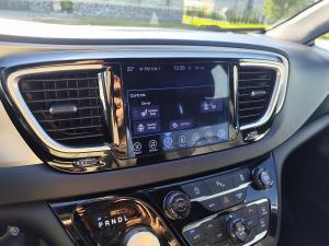 Balts Chrysler Pacifica 2018 Kauņa, ar dzinēja tilpumu 3.61 L un nobraukumu 167 tūkst. km par 14200 €, foto 14 vietnē AUTOMOTO.COM.LV