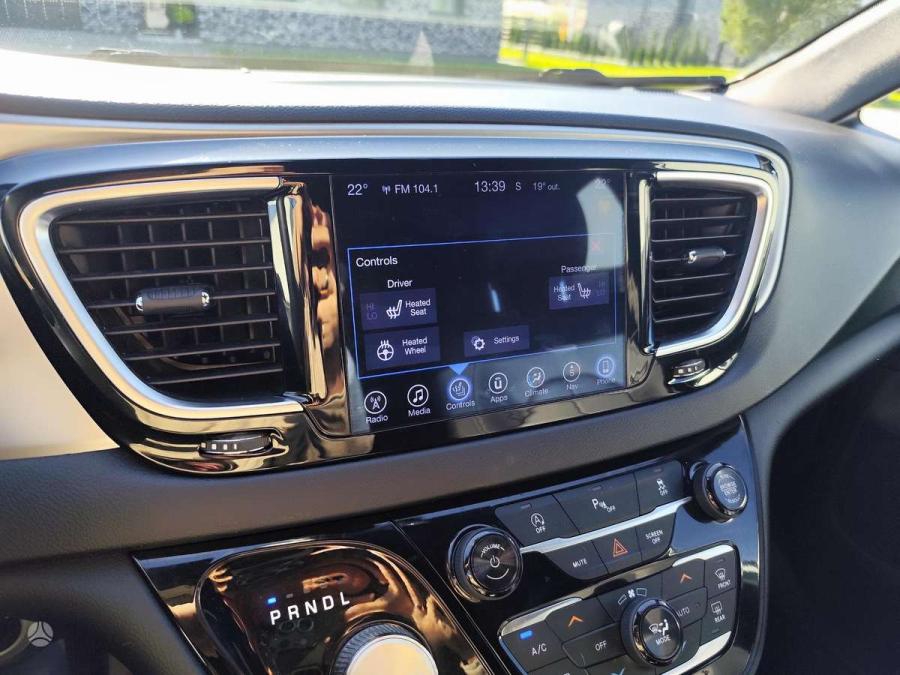 Balts Chrysler Pacifica 2018 Kauņa, ar dzinēja tilpumu 3.61 L un nobraukumu 167 tūkst. km par 14200 €, foto 14 vietnē AUTOMOTO.COM.LV