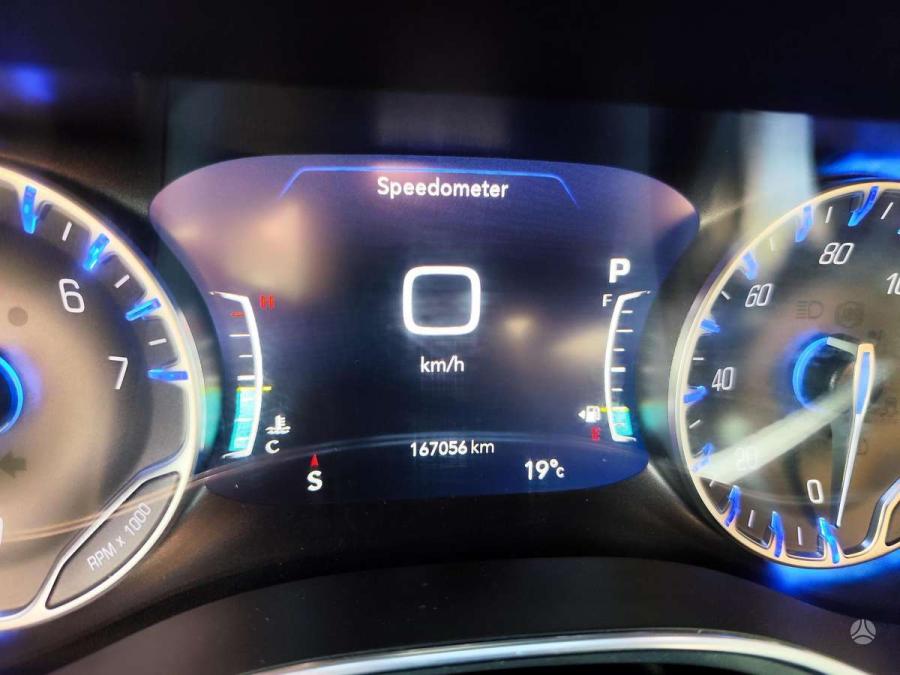 Balts Chrysler Pacifica 2018 Kauņa, ar dzinēja tilpumu 3.61 L un nobraukumu 167 tūkst. km par 14200 €, foto 15 vietnē AUTOMOTO.COM.LV