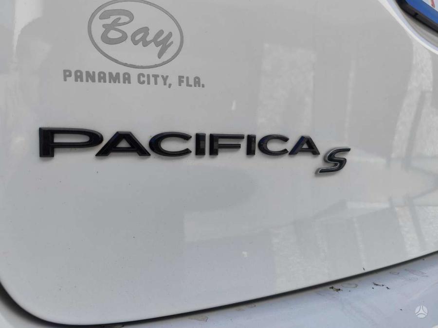 Balts Chrysler Pacifica 2018 Kauņa, ar dzinēja tilpumu 3.61 L un nobraukumu 167 tūkst. km par 14200 €, foto 16 vietnē AUTOMOTO.COM.LV