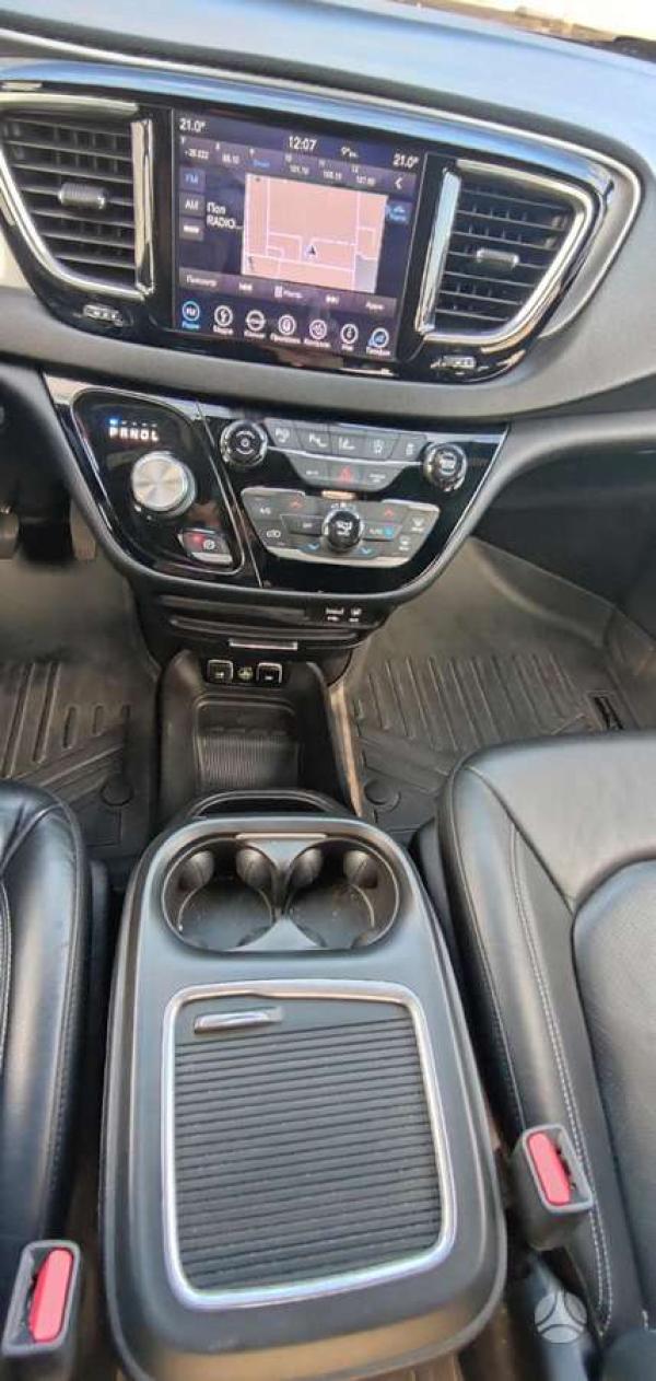 Balts Chrysler Pacifica 2019 Klaipėda, ar dzinēja tilpumu 3.61 L un nobraukumu 113 tūkst. km par 20400 €, foto 11 vietnē AUTOMOTO.COM.LV