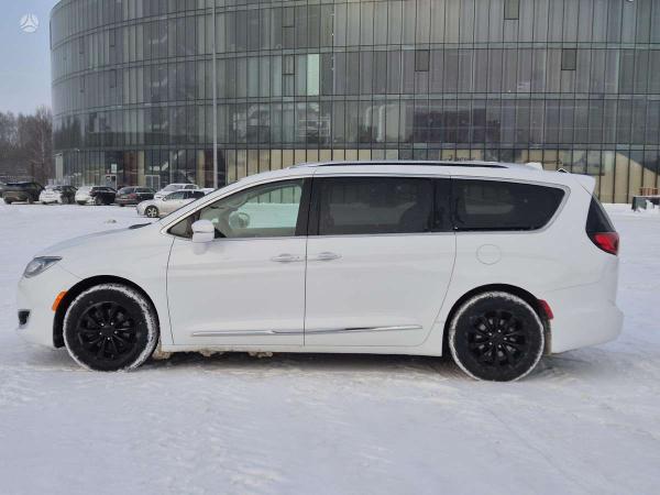 Balts Chrysler Pacifica 2019 Šauļi, ar dzinēja tilpumu 3.61 L un nobraukumu 215 tūkst. km par 14700 €, foto 4 vietnē AUTOMOTO.COM.LV