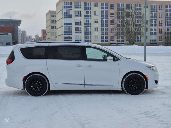 Balts Chrysler Pacifica 2019 Šauļi, ar dzinēja tilpumu 3.61 L un nobraukumu 215 tūkst. km par 14700 €, foto 5 vietnē AUTOMOTO.COM.LV