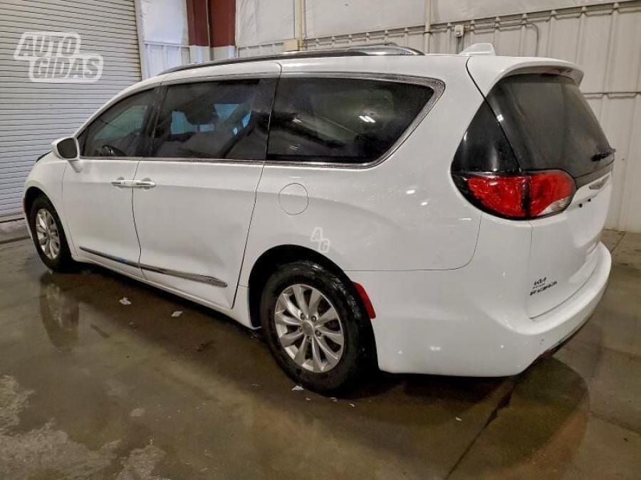 Balts Chrysler Pacifica 2019 Klaipėda, ar dzinēja tilpumu 3.60 L un nobraukumu 238 tūkst. km par 7350 €, foto 2 vietnē AUTOMOTO.COM.LV
