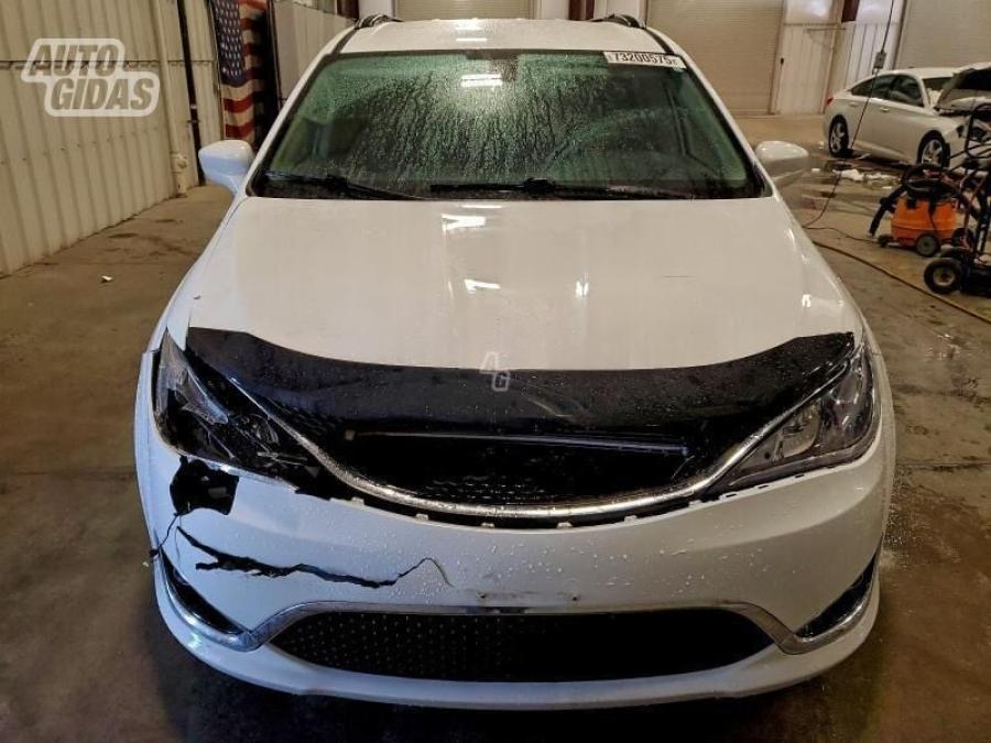 Balts Chrysler Pacifica 2019 Klaipėda, ar dzinēja tilpumu 3.60 L un nobraukumu 238 tūkst. km par 7350 €, foto 4 vietnē AUTOMOTO.COM.LV
