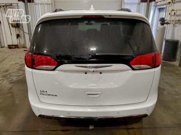 White Chrysler Pacifica 2019 in Klaipeda, with an engine capacity of 3.60 L and mileage of 238 thousand km for 7350 €, photo 5 on AUTOMOTO.COM.LV